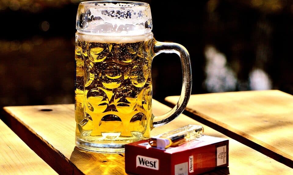 Ljudi imaju više štete od alkohola i cigareta, nego od ilegalnih droga ...